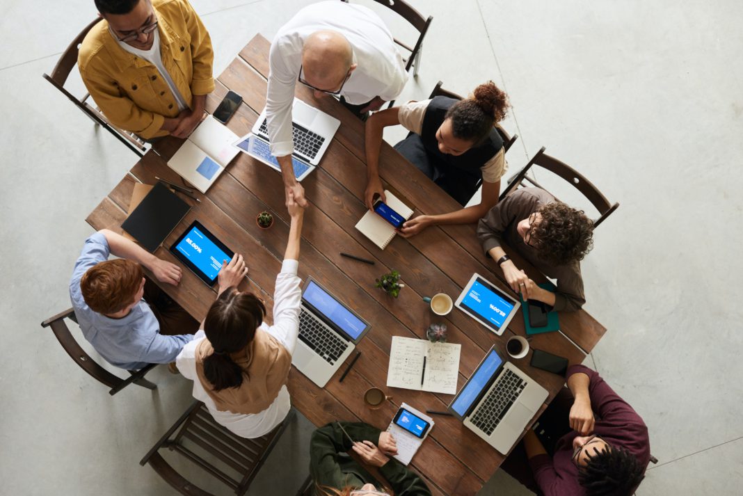 Top 6 Tips For Planning Offsite Meetings - SnackMagic Blog